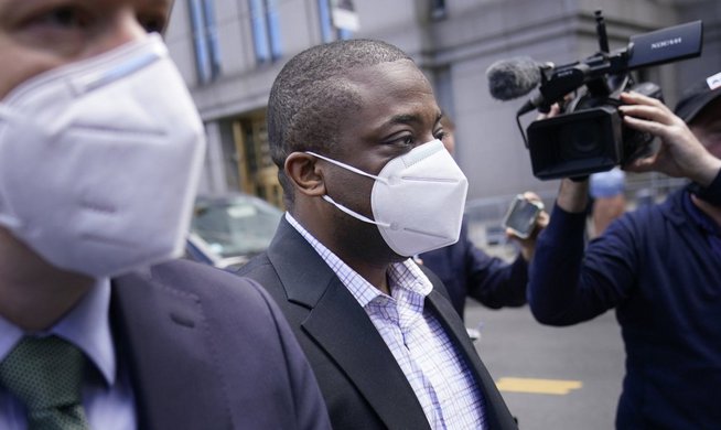 ΗΠΑ: Ο αντικυβερνήτης της Νέας Υόρκης μετέβη στο FBI για μια υπόθεση ...